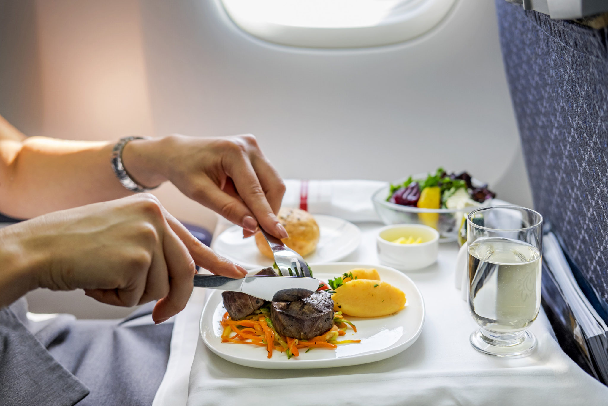 easyJet Essen & Getränke: Alles zur Verpflegung an Bord inkl. Preise